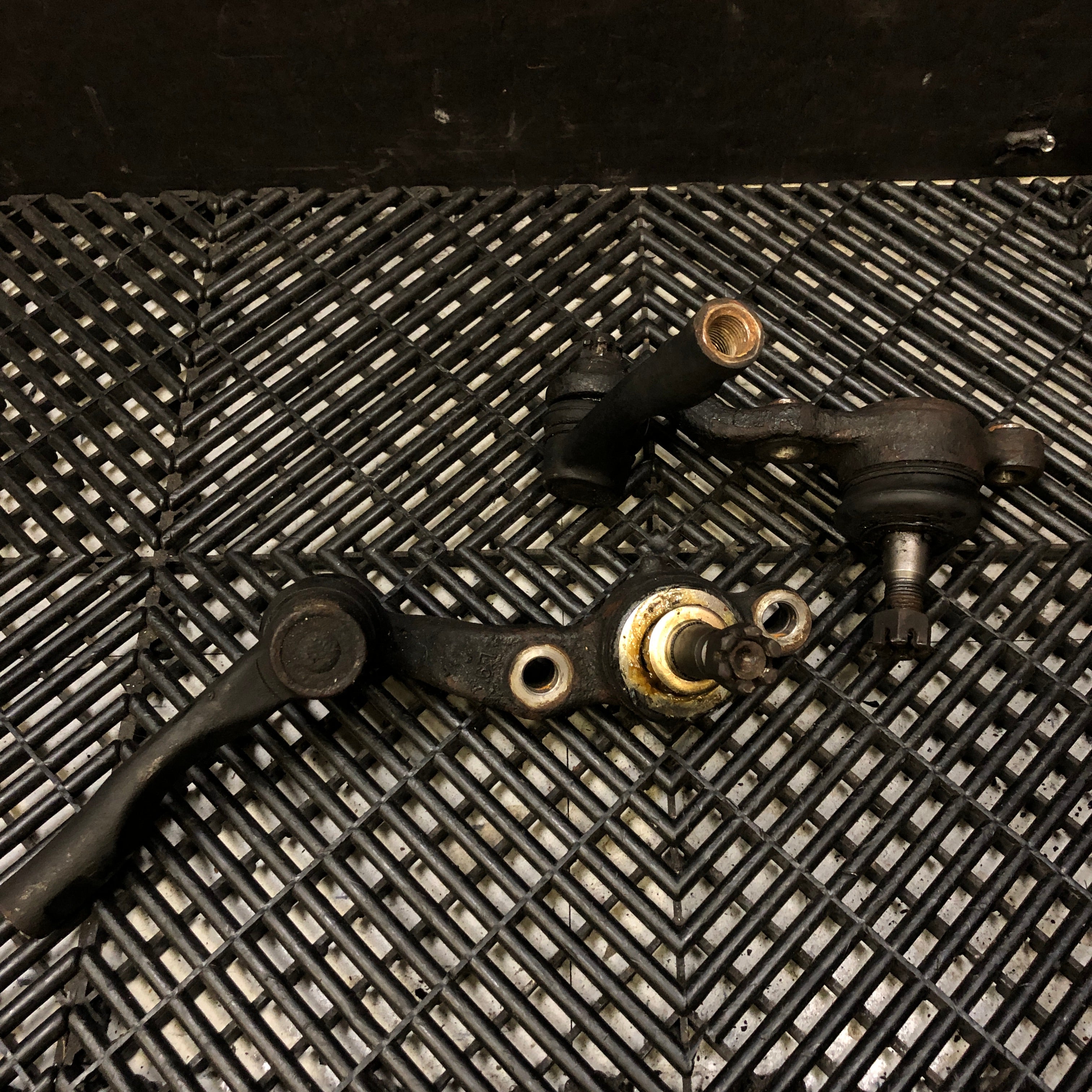 Lexus IS300 OEM Knuckle Spindle #0217 | UP GARAGE Garden Grove