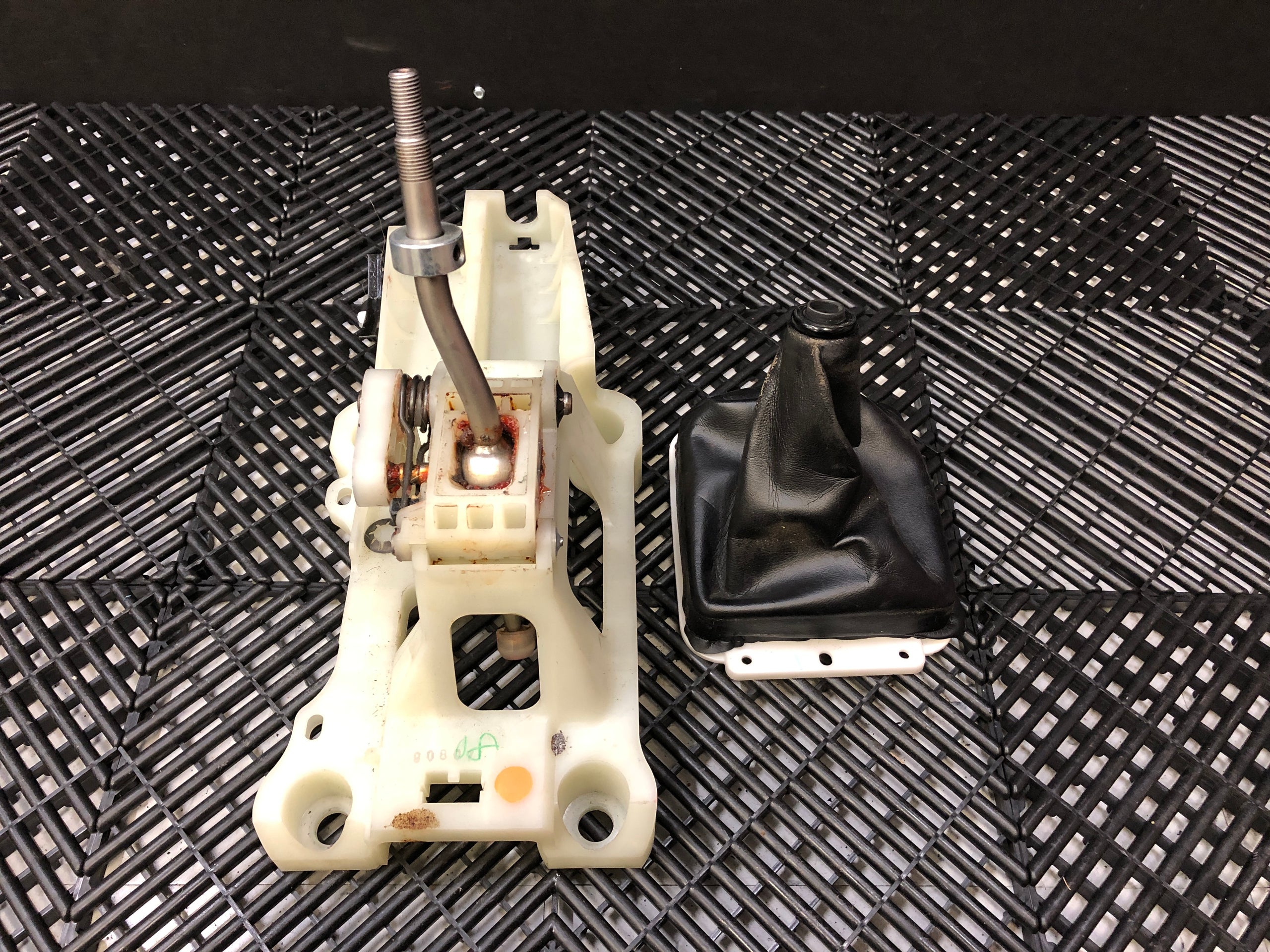 Mitsubishi Lancer Evo X OEM Shifter and Shift Boot #0611 | UP GARAGE ...