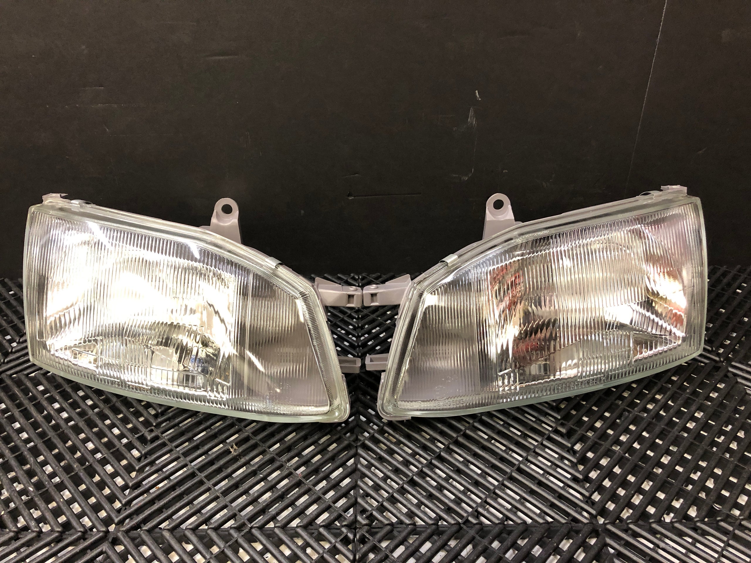 TOYOTA Hiace 100 series OEW Head Lights #0615 | UP GARAGE Garden Grove