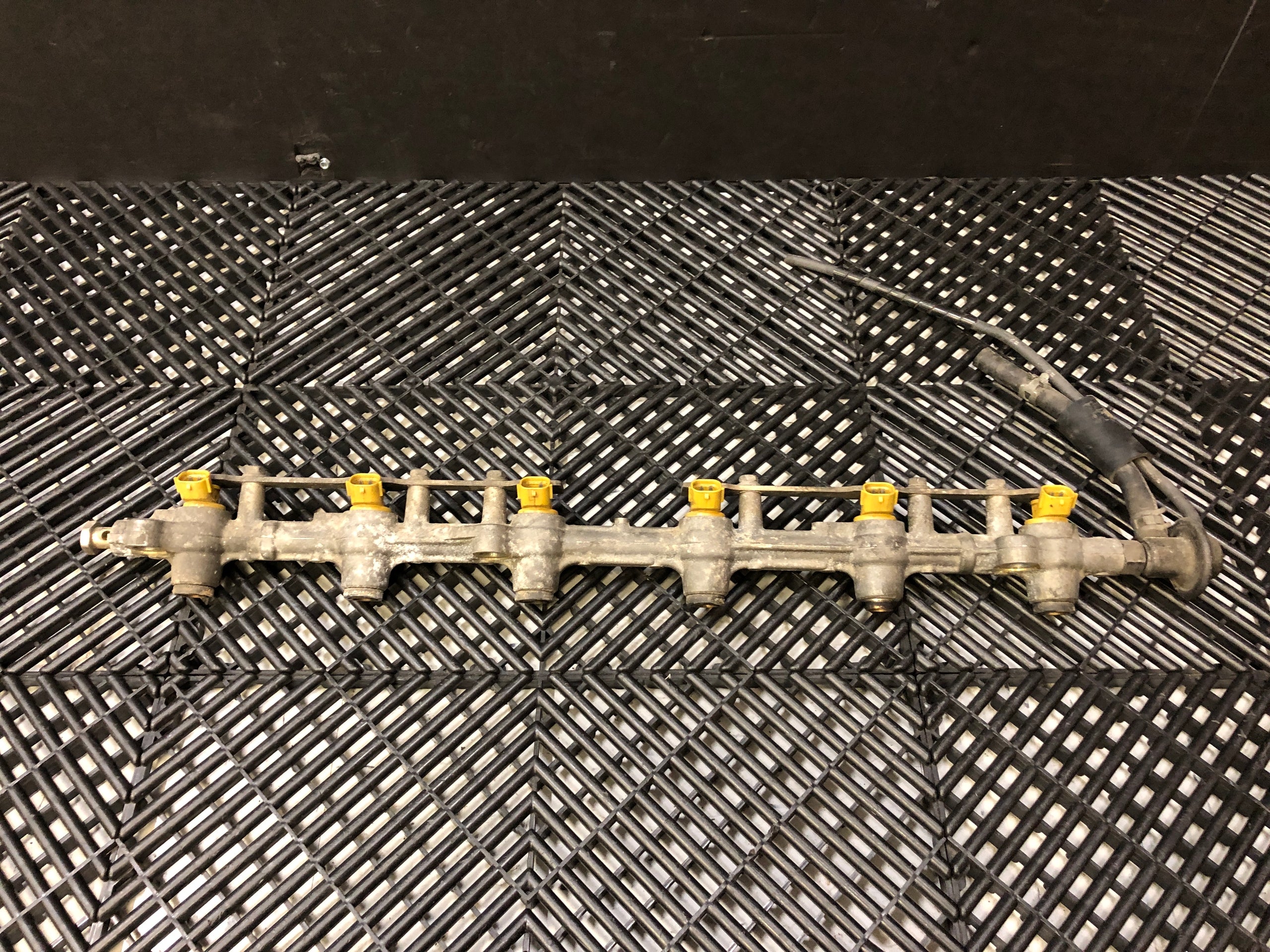 Toyota 1JZ-GTE OEM Fuel Rail #0427 | UP GARAGE Garden Grove