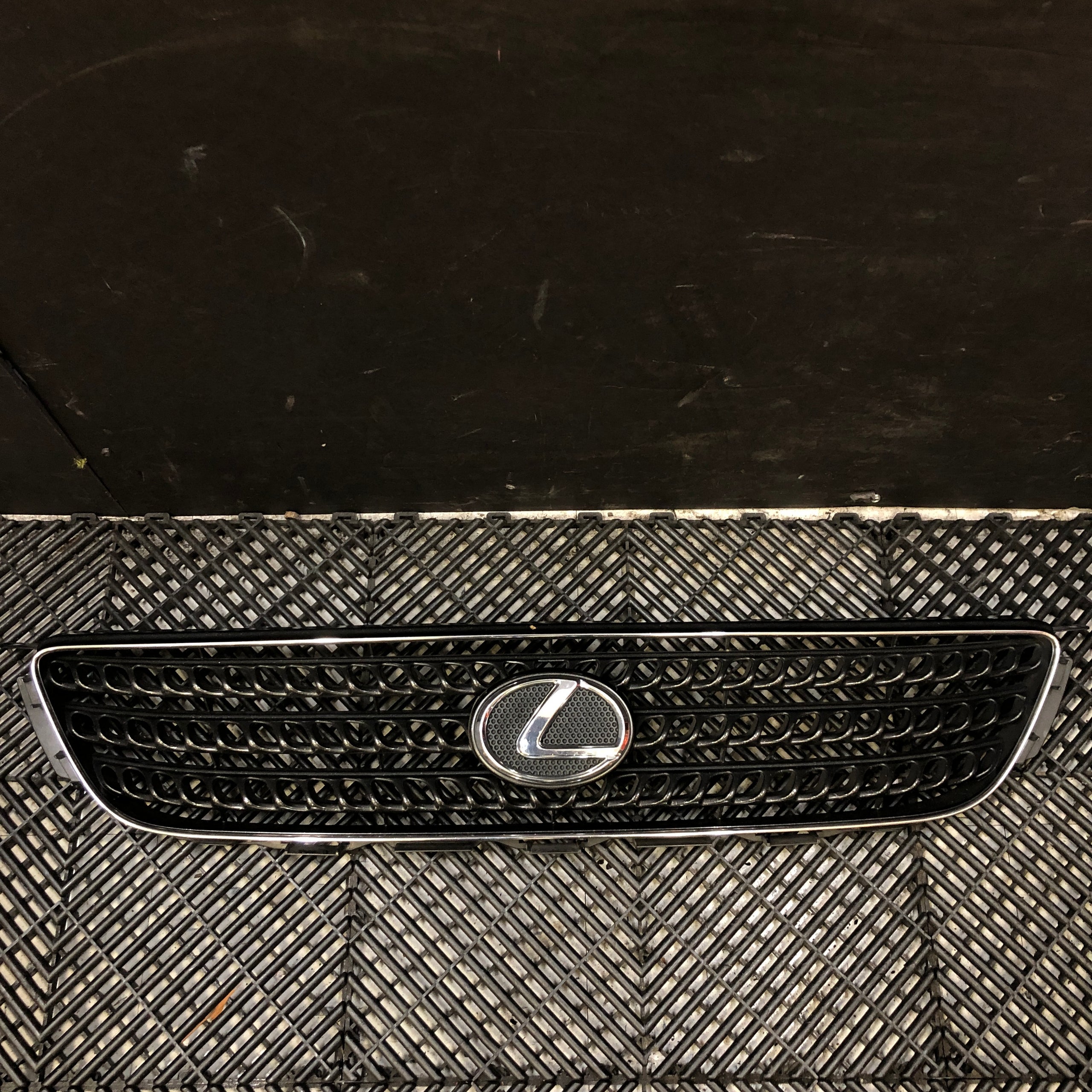Lexus IS300 OEM Front Grill #0217 | UP GARAGE Garden Grove
